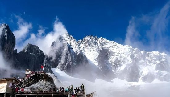 Lijiang Altitude and Travel Guide: Itineraries for Dali, Jade Dragon ...